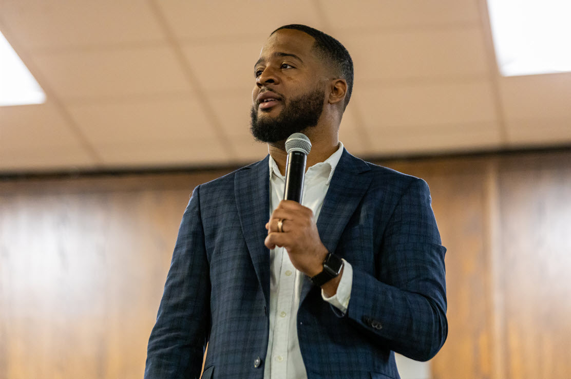 Rashad Hayes | Inspiring Change Through Powerful Speaking